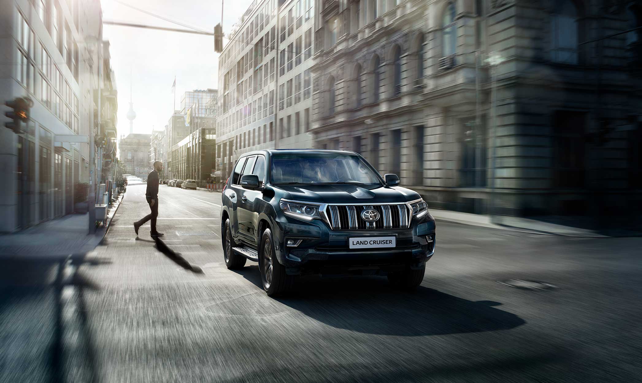 Toyota Land Cruiser VX MPV 5 Doors (LWB) | Go. Anywhere.